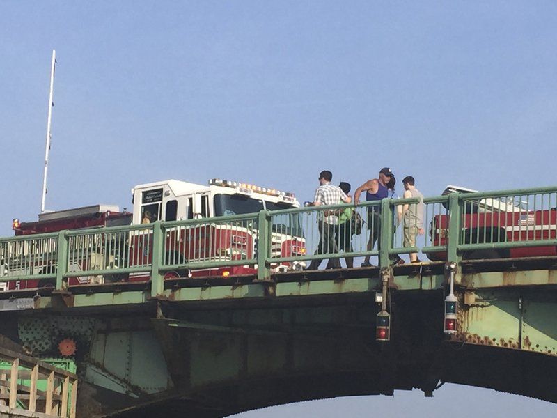 Boat capsizes under Cut Bridge | Local News | gloucestertimes.com