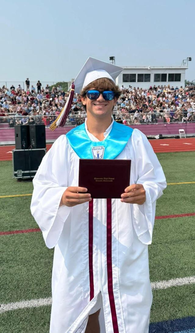 Hockey player injured in head-on crash on life support; family donating ...