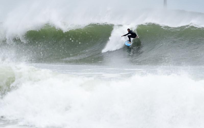 SLIDESHOW: Surfers' paradise as Lee passes off shore | Multimedia ...
