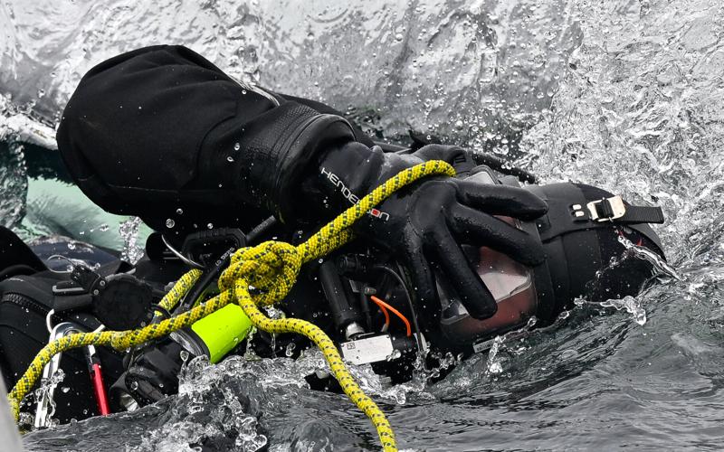 Police divers train for ice rescues in Rockport quarry | Local News ...
