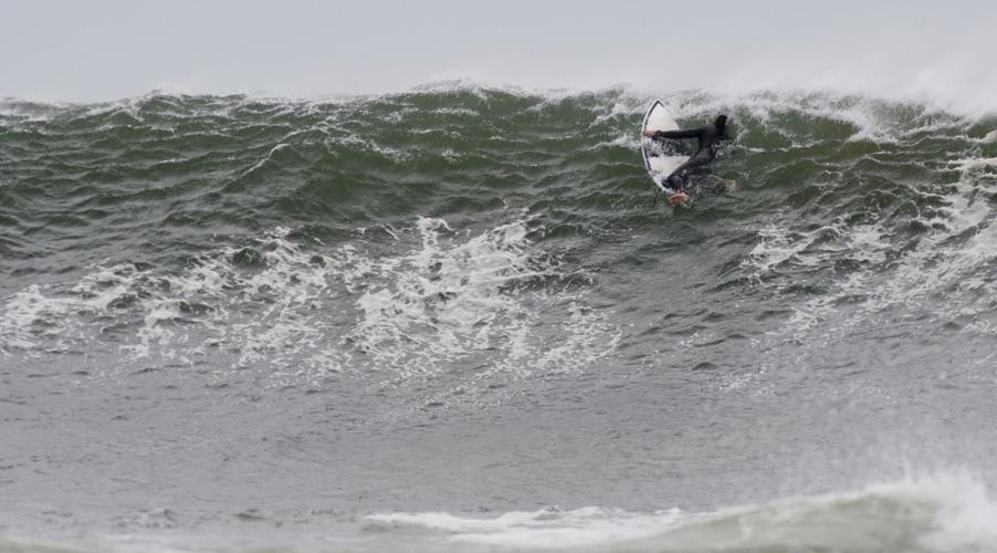 SLIDESHOW: Surfers' paradise as Lee passes off shore | Multimedia ...
