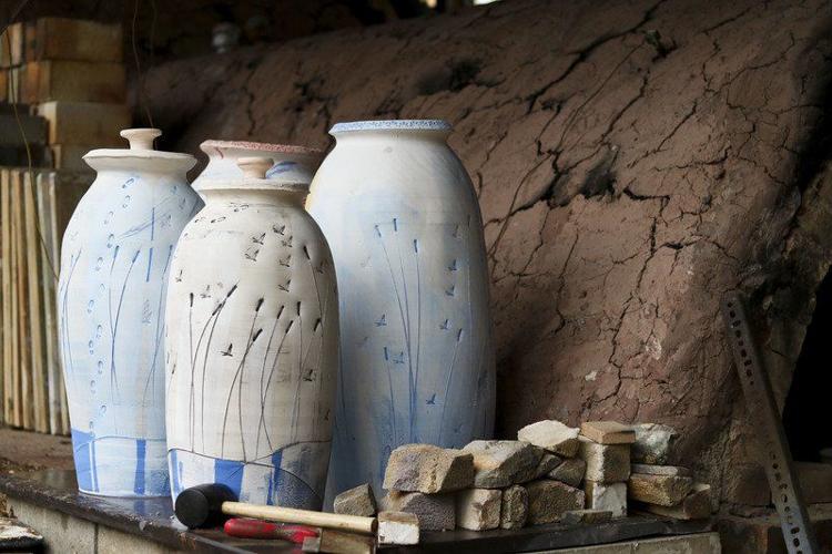 Poppies, presidents and pottery: the layered art of Justin Rothshank ...