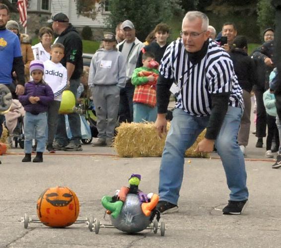 Middlebury wrecks, races pumpkins for charity | News | goshennews.com