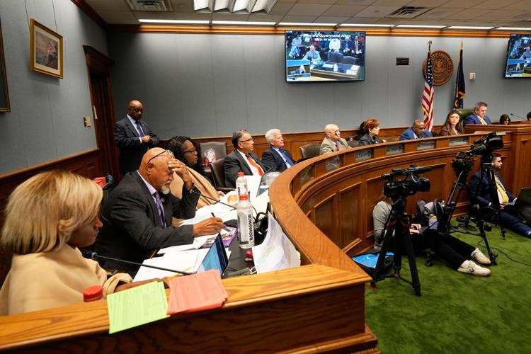 Republicans are rushing to redraw districts before midterms. Here's ...