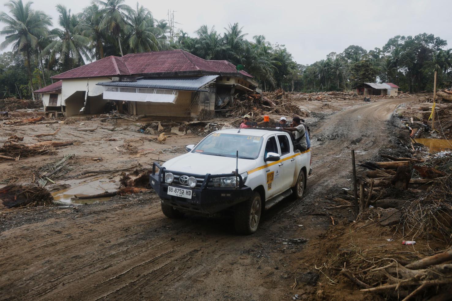 Indonesia Extreme Weather Asia Flooding | National News | goshennews.com