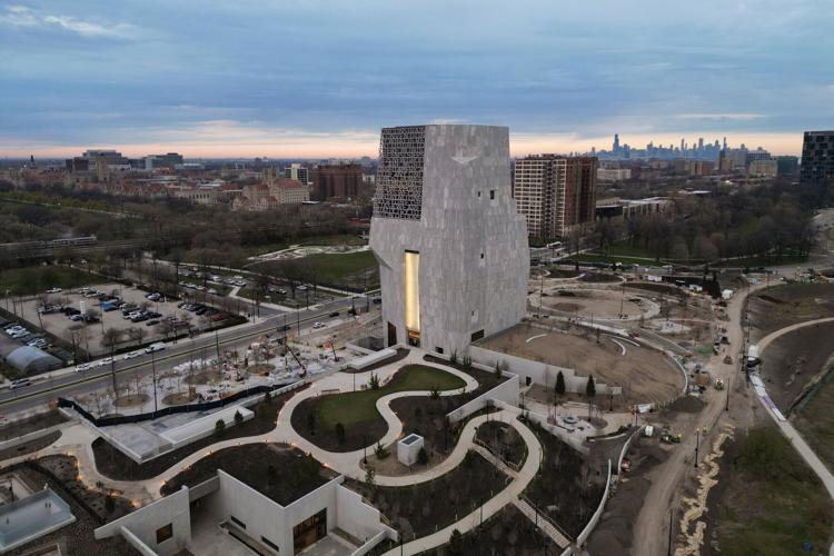 With Oval Office replica and skyline views of Chicago, Obama's new ...