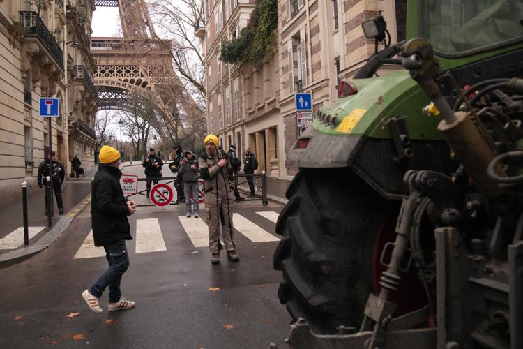 Farmers drive tractors through Paris and block highways in Greece to ...