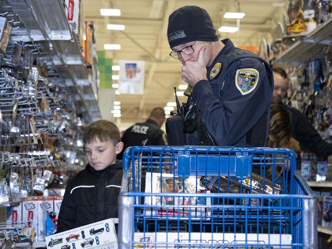 Local FOP helps kids in need in time for the holidaysLocal FOP helps ...