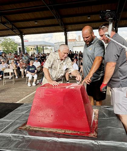 Nappanee peeks into the past with opening of centennial time capsule ...