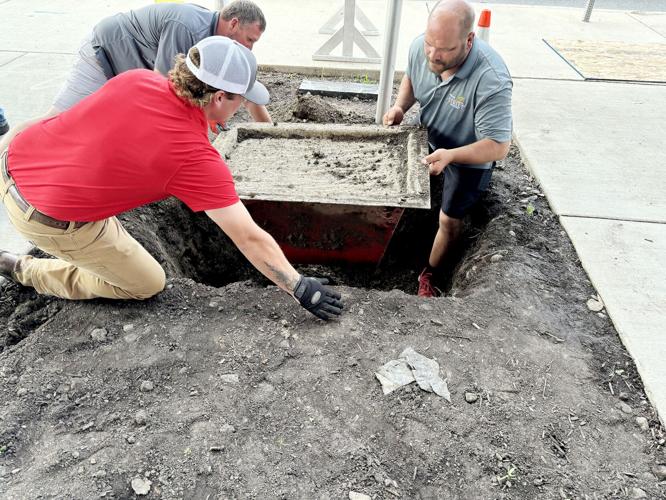 Nappanee peeks into the past with opening of centennial time capsule ...