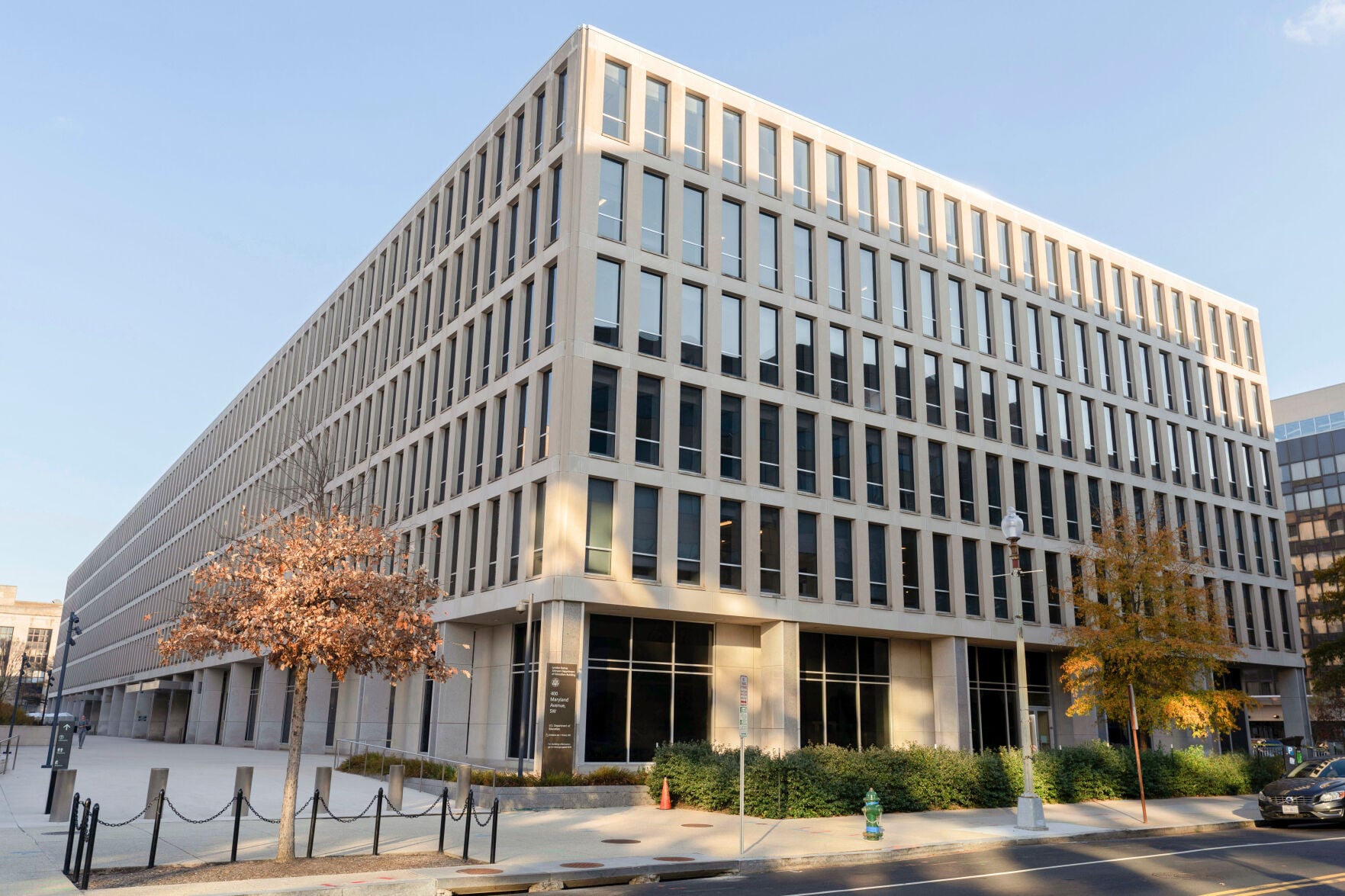 Judge blocks Trump plan that would limit graduate student loans in ...