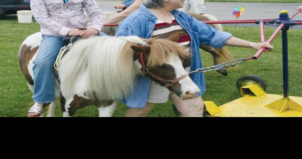 Shipshewana Mayfest: Color on a gray day | News | goshennews.com