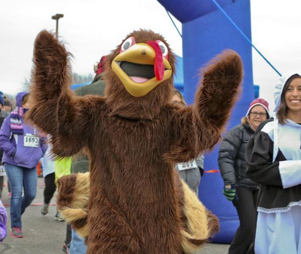 Record-breaking crowd races to the finish line during Turkey Stampede ...