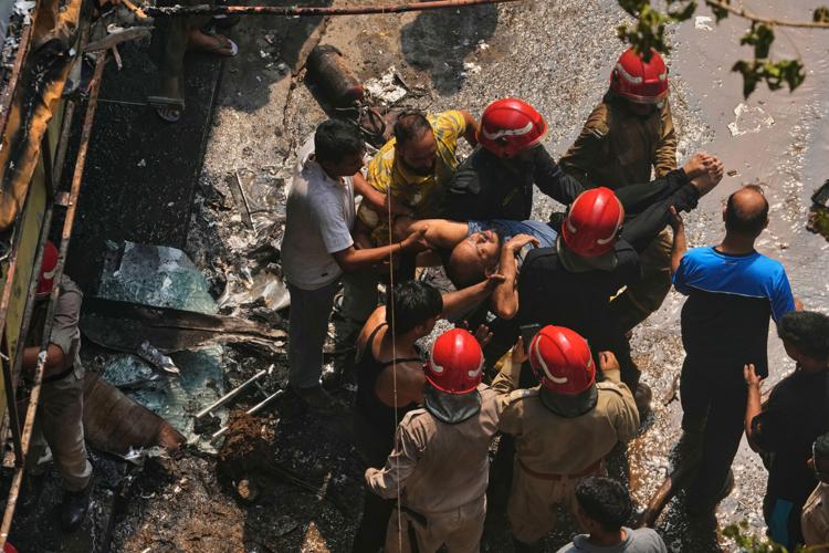 Fire sweeps through a New Delhi building, killing at least 21 people ...