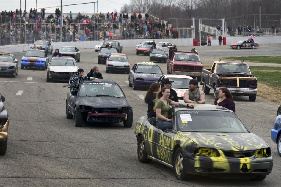 Opening Night at New Paris Speedway | Gallery | goshennews.com