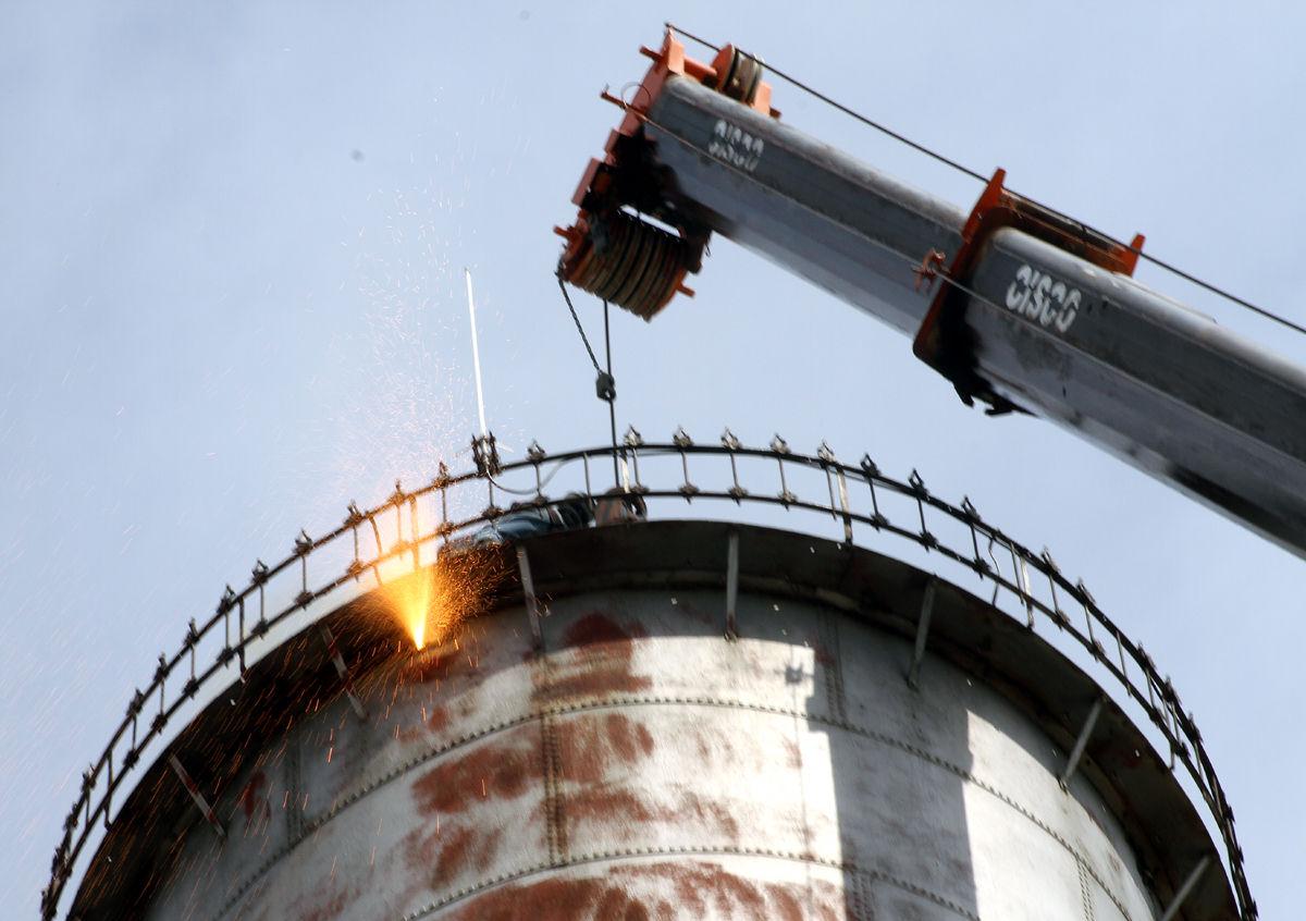 SLIDESHOW: Water Tower Demolition | Local News | goshennews.com