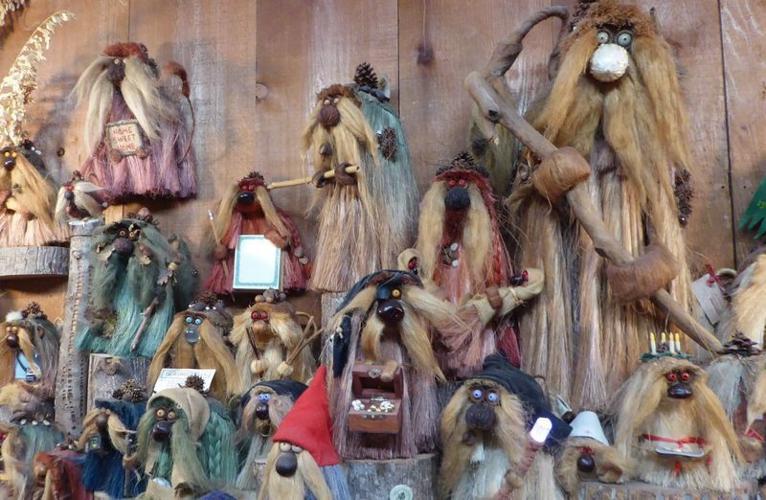 Visitors watch trolls spring from a family's Tennessee studio ...