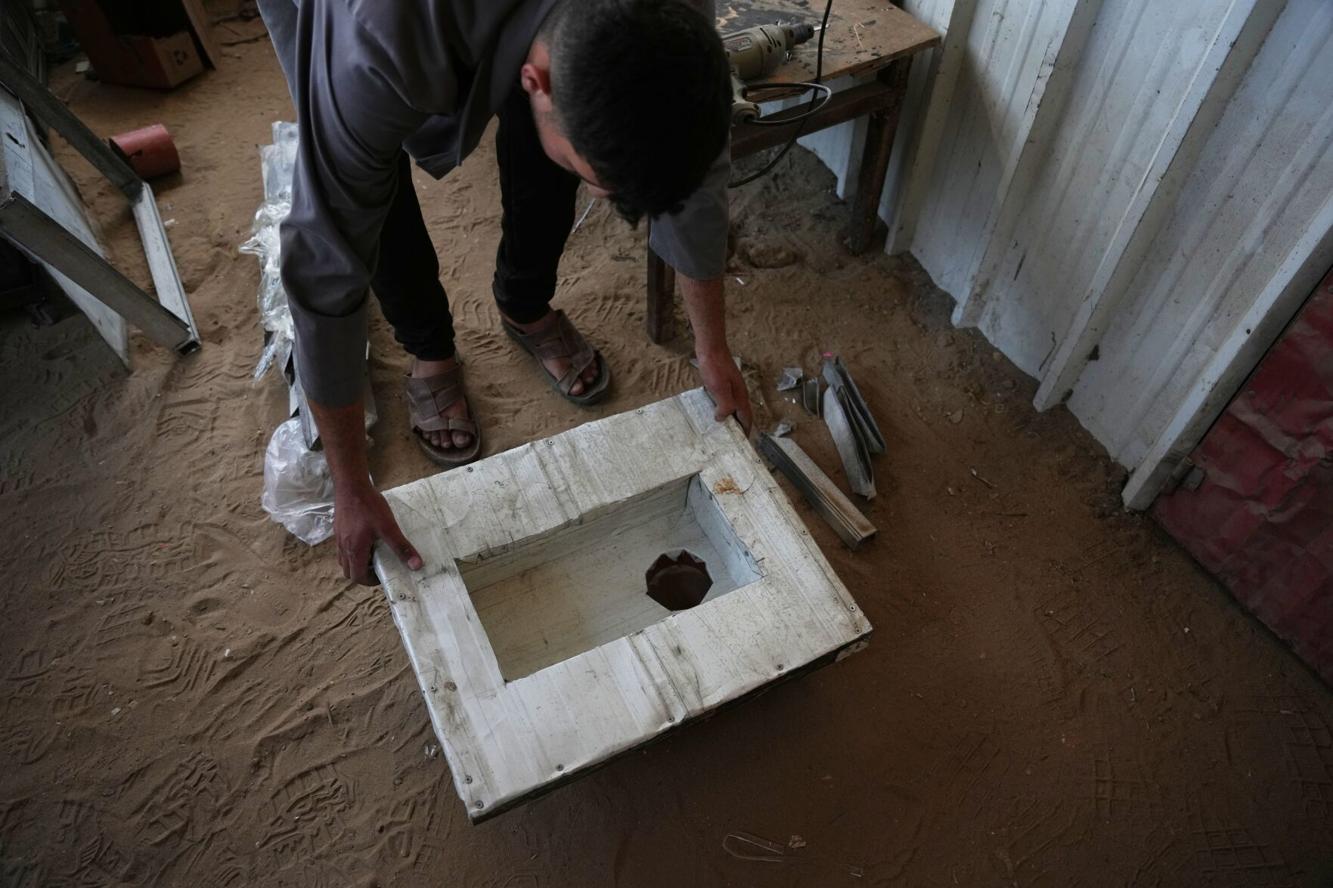 Gaza Makeshift Toilet | National News | goshennews.com