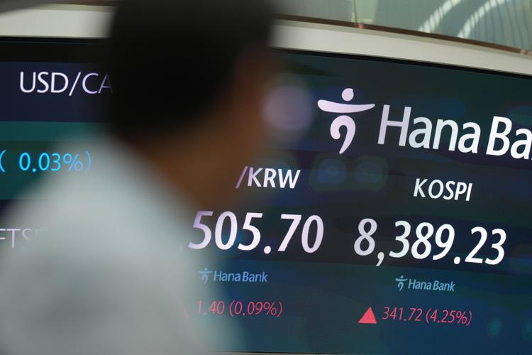 US stocks inch to more records after oil prices drop | National News ...