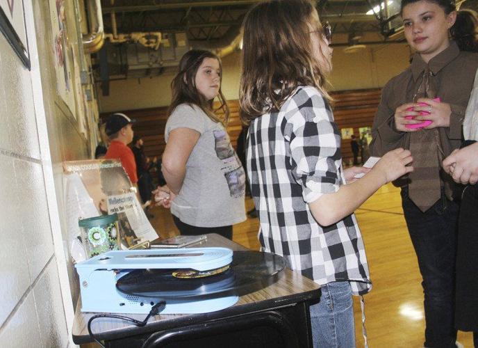 Nappanee Elementary fourth graders complete 'Famous Hoosier' research ...