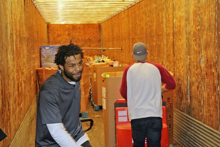 Kroger clears flood-damaged store, donates bulk of products to charity ...