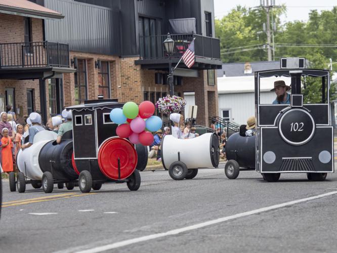 Middlebury hosts Summerfest Parade | | goshennews.com