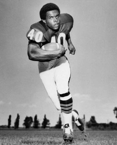 40 FOR 40: Gale Sayers returns to Pro Football Hall of Fame | Local ...