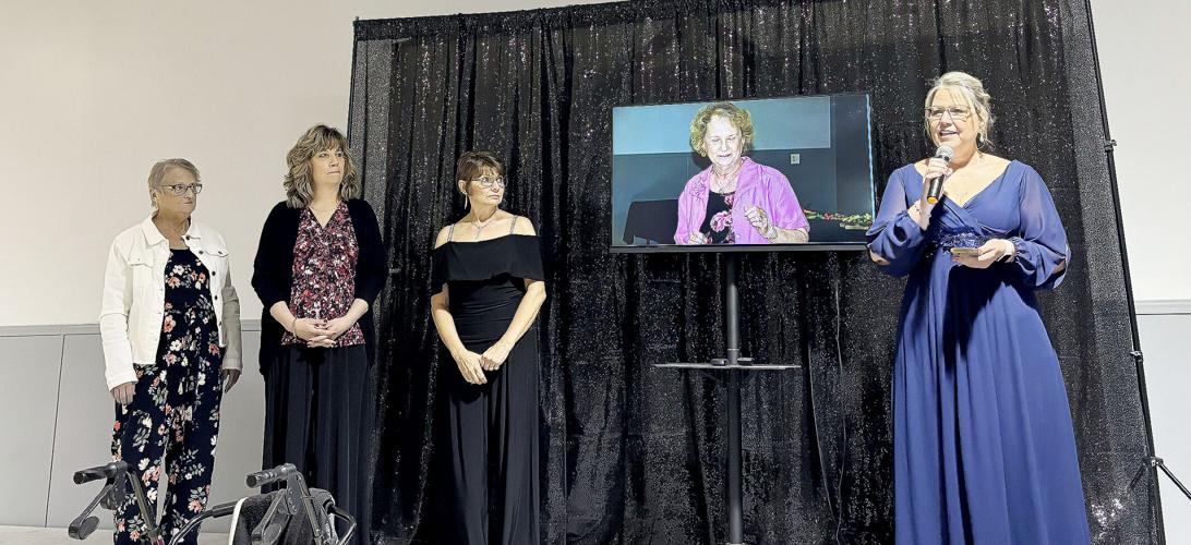 Seniors enjoy 'A Time to Remember' at prom | News | goshennews.com