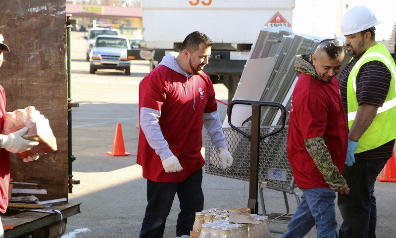 Kroger clears flood-damaged store, donates bulk of products to charity ...