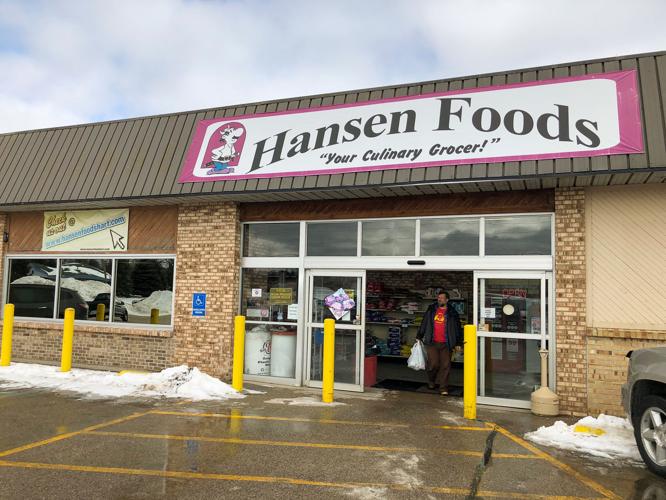 DINING A LA KING: Grocery stores offer tourists the local flavors ...