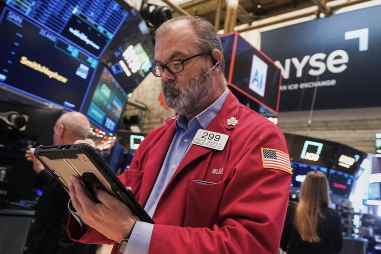 US stocks rise at the start of a holiday-shortened week | National News ...