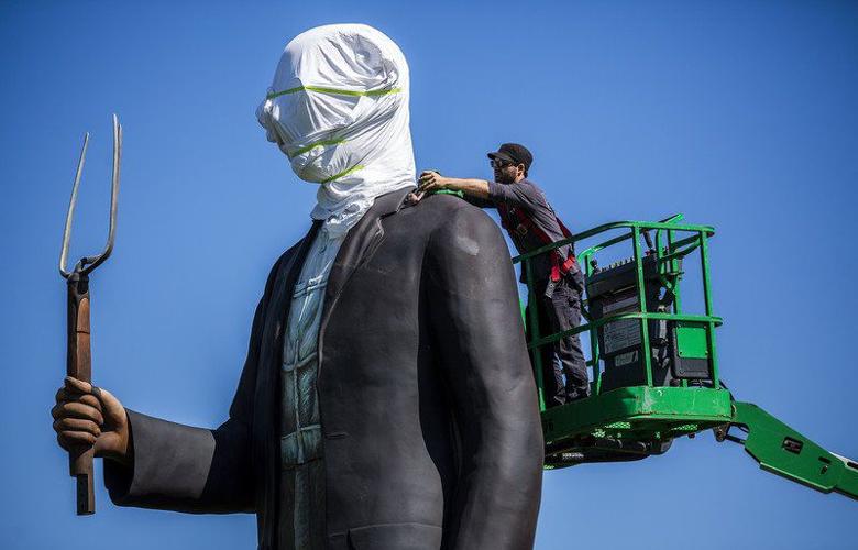 A monumental 25-foot-tall sculpture overlooks Central Park in Elkhart ...