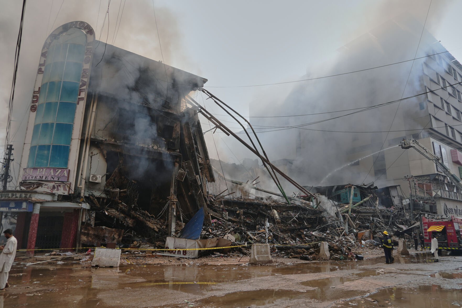 Pakistan Shopping Mall Fire | National News | goshennews.com