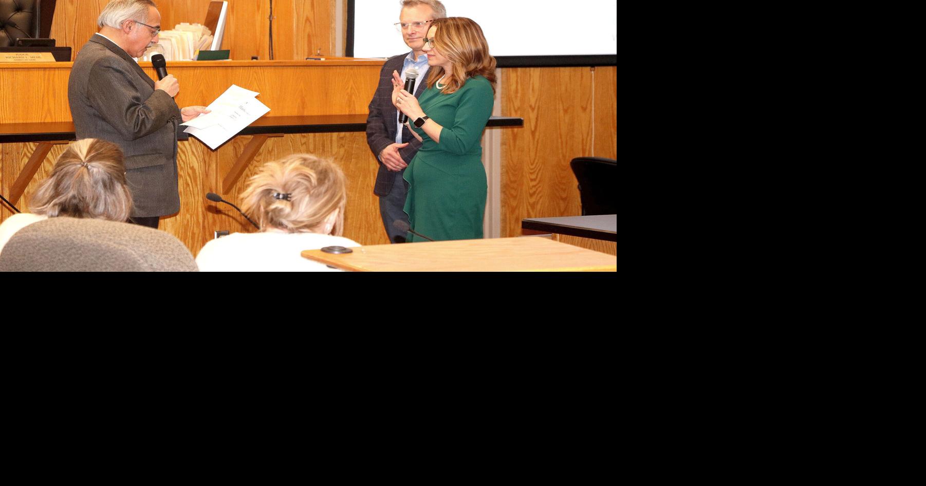Goshen mayor, officials sworn in at meeting | News | goshennews.com