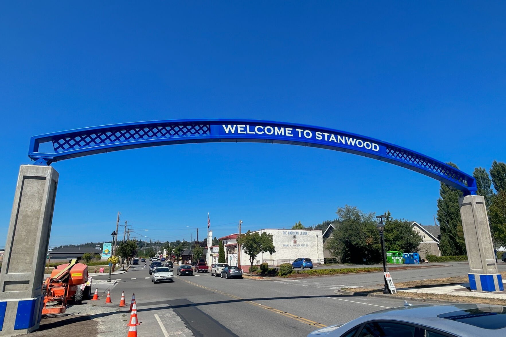 Gateway Arch goes up in downtown Stanwood | SC News | goskagit.com