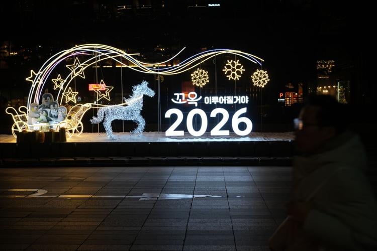 Cities around the world welcome 2026 with thunderous fireworks and ...