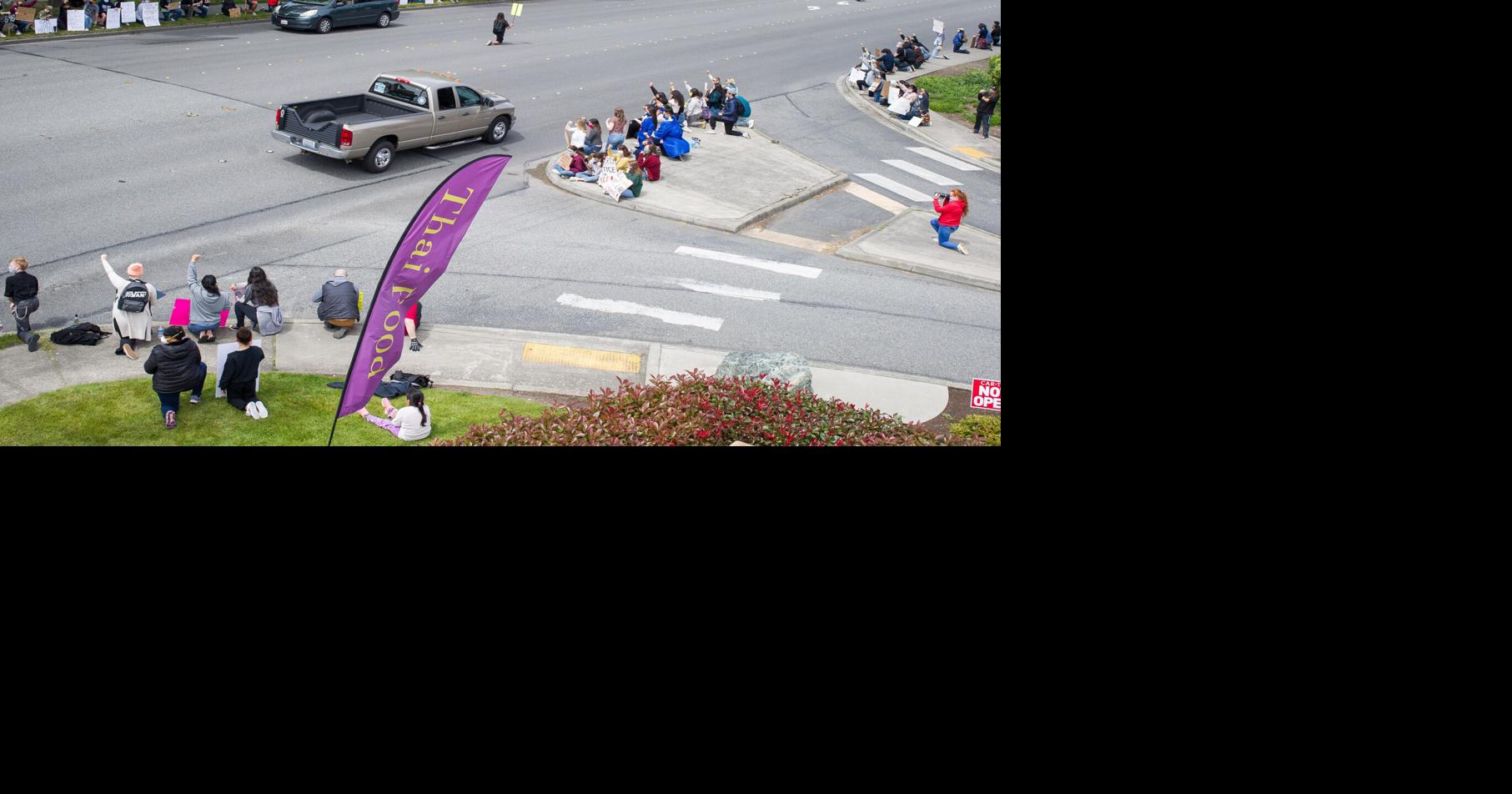 Protesters line Burlington Boulevard in Black Lives Matter protest ...