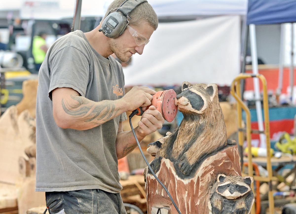 Sedro-Woolley Loggerodeo chainsaw carving | featured galleries ...
