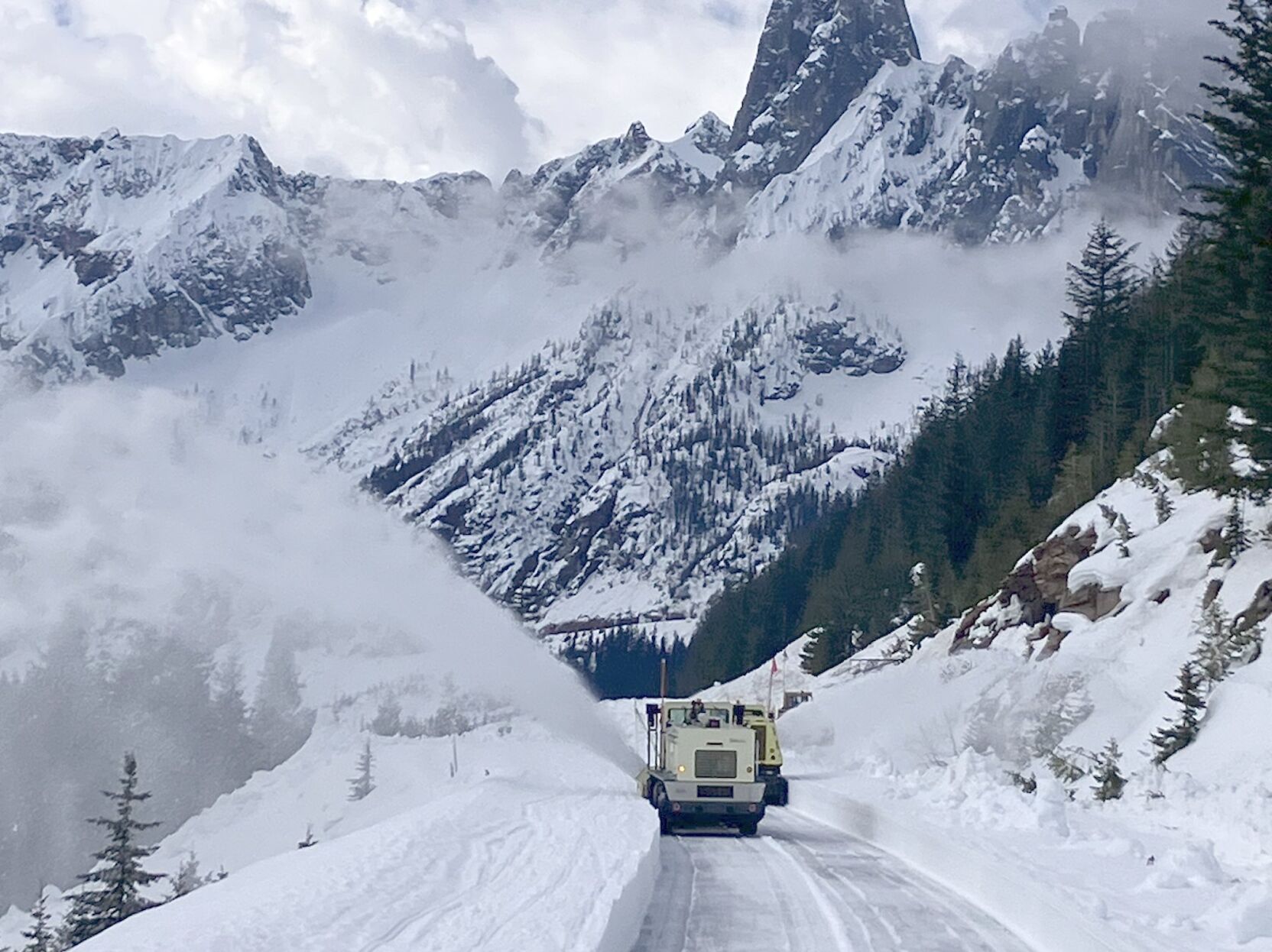 Progress being made to clear Highway 20 of snow | Local News | goskagit.com