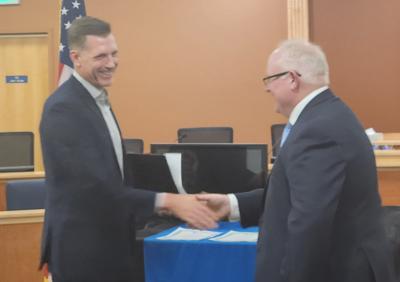New Mount Vernon police chief sworn in | Local News | goskagit.com