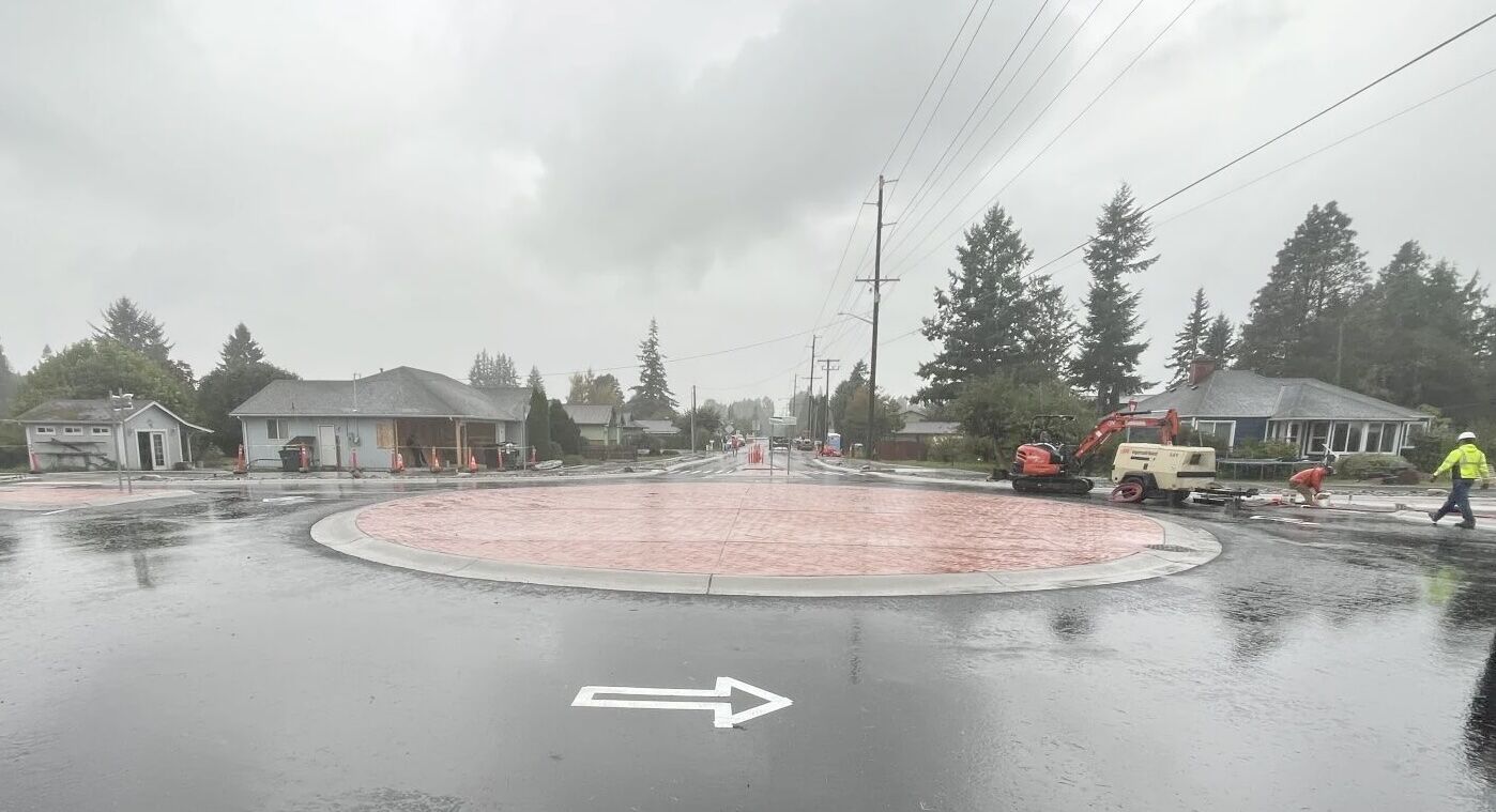 Sedro-Woolley roundabout nearly complete | Local News | goskagit.com