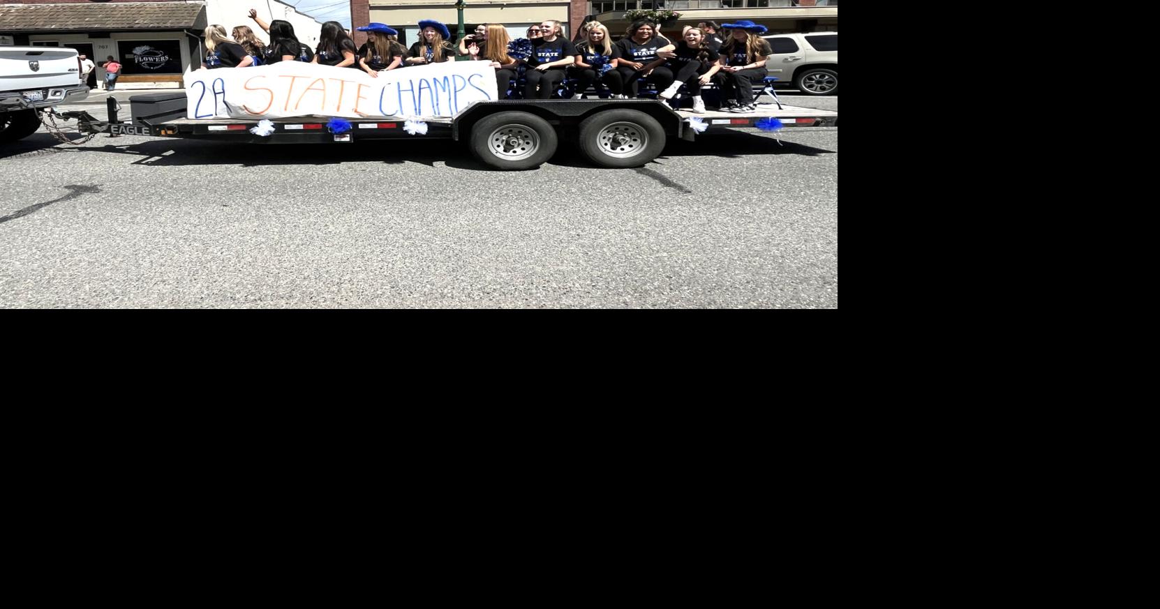 Sedro-Woolley softball team celebrates state title with parade | News ...