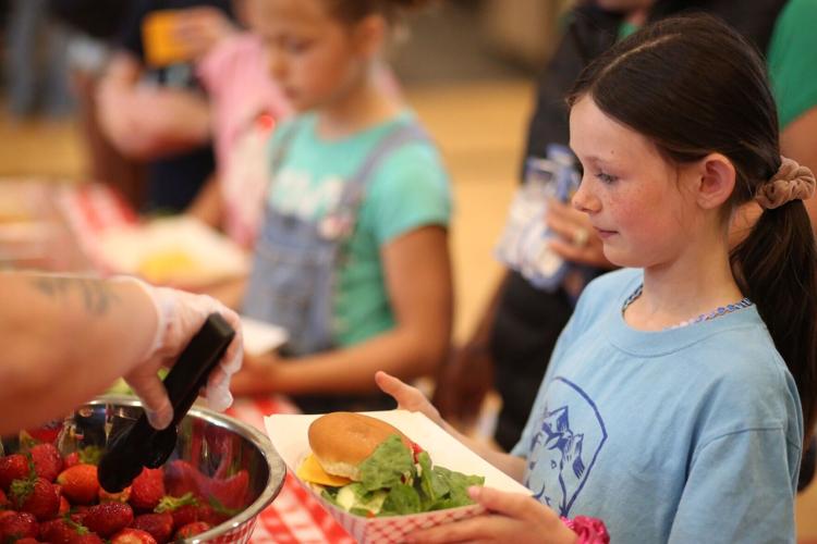 SCHOOL'S OUT: Ellensburg elementary kids sign off for the summer | APG ...