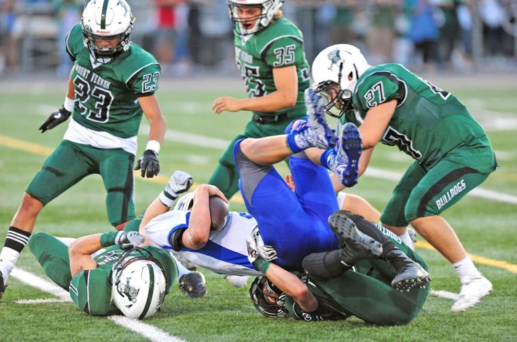 Cubs visit Bulldogs for Friday night football | Gallery | goskagit.com