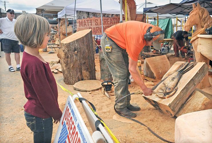 Sedro-Woolley Loggerodeo chainsaw carving | Gallery | goskagit.com