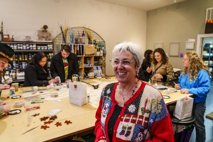 Elves Night Out draws crowds downtown | Business | goskagit.com