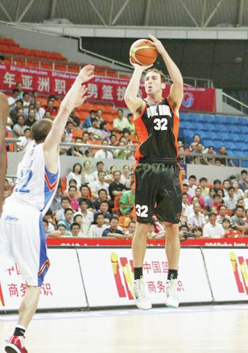 Amaya brings world of experience to Skagit Valley men’s hoops | All ...