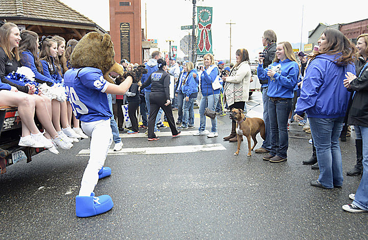 Sedro-Woolley Football Parade | Gallery | goskagit.com