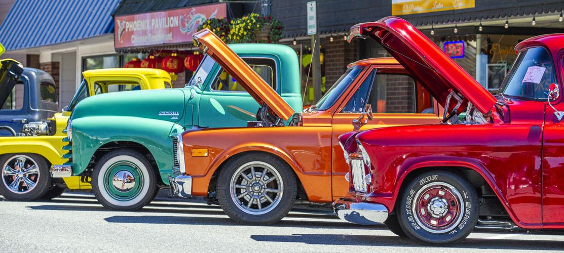 Hot wheels: Thousands walk Stanwood to see shiny cars amid sizzling ...