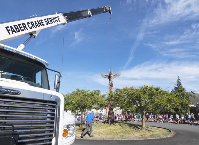 La Conner Elementary School totem pole removed for restoration | Local ...